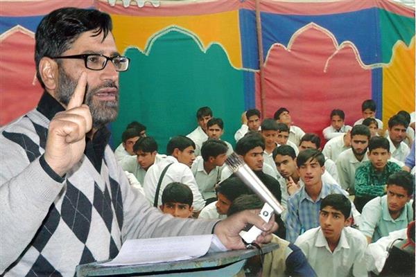 Chairman Democratic Political Movement Firdous Shah paid rich tribute ...