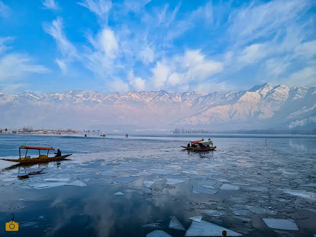 In times freezing cold, Kashmir's Wular Lake catches eyes of bollywood ...