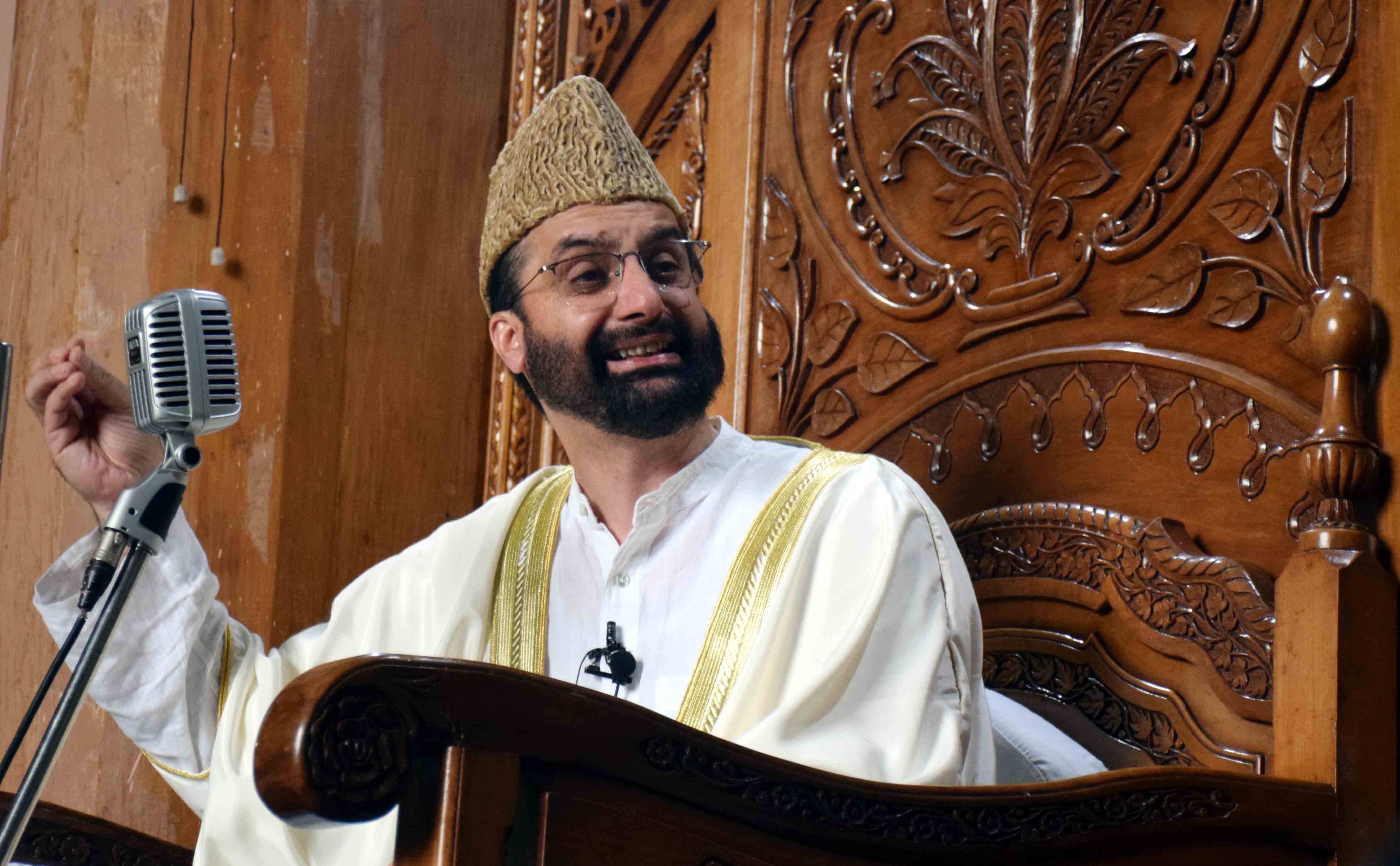 Emotional scenes at historic Jamia Masjid as Mirwaiz returns to pulpit ...