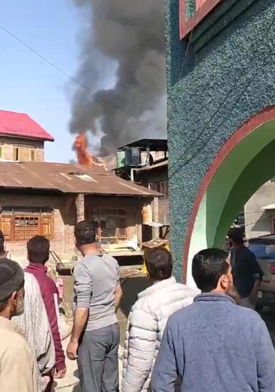 After Rajbagh, fire breaks out in Eidgah, Sgr | KNO