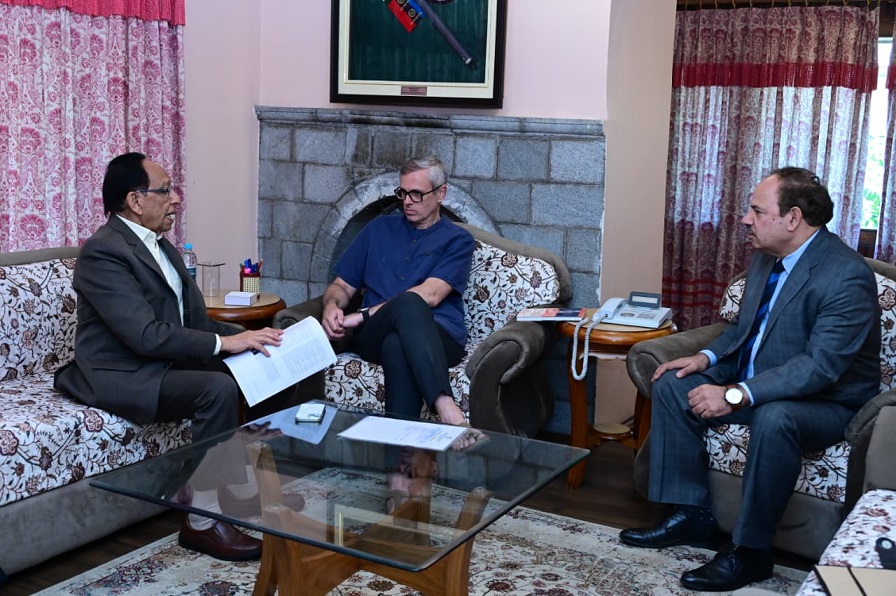 Earth scientist Prof. Gupta calls on CM Omar | KNO