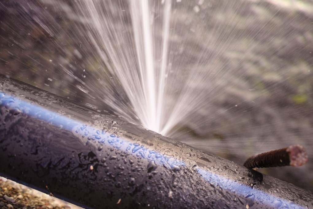 Water pipe leakage turns Tral’s Lurow Jagir playground into marsh | KNO